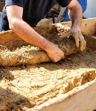 Comment appliquer du torchis sur un mur ? - à portée de mains