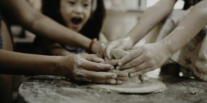 Construction en terre : comment ça « tient » ? - à portée de mains